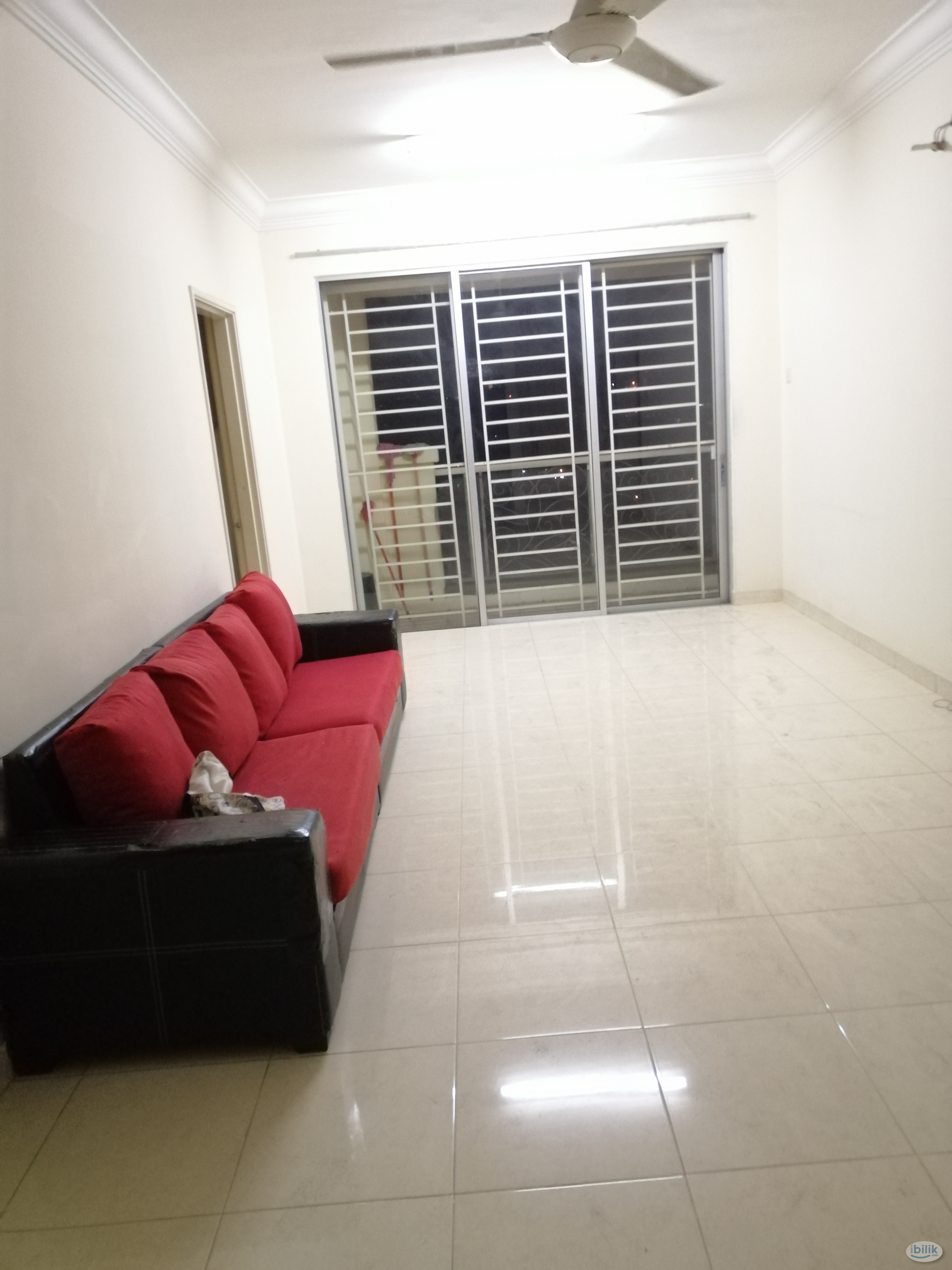 Female Single Room with Windows | iBilik