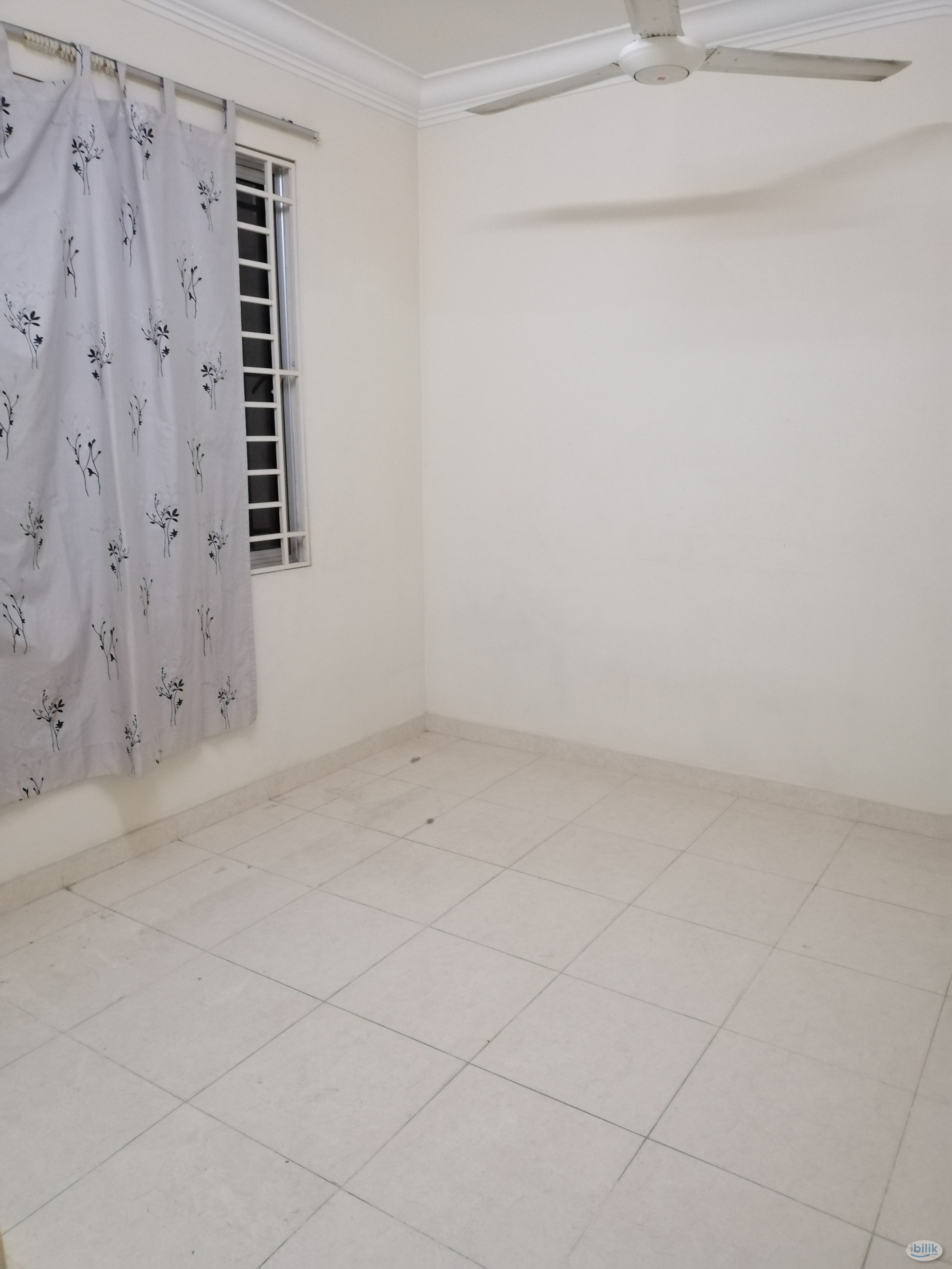 Female Single Room with Windows | iBilik