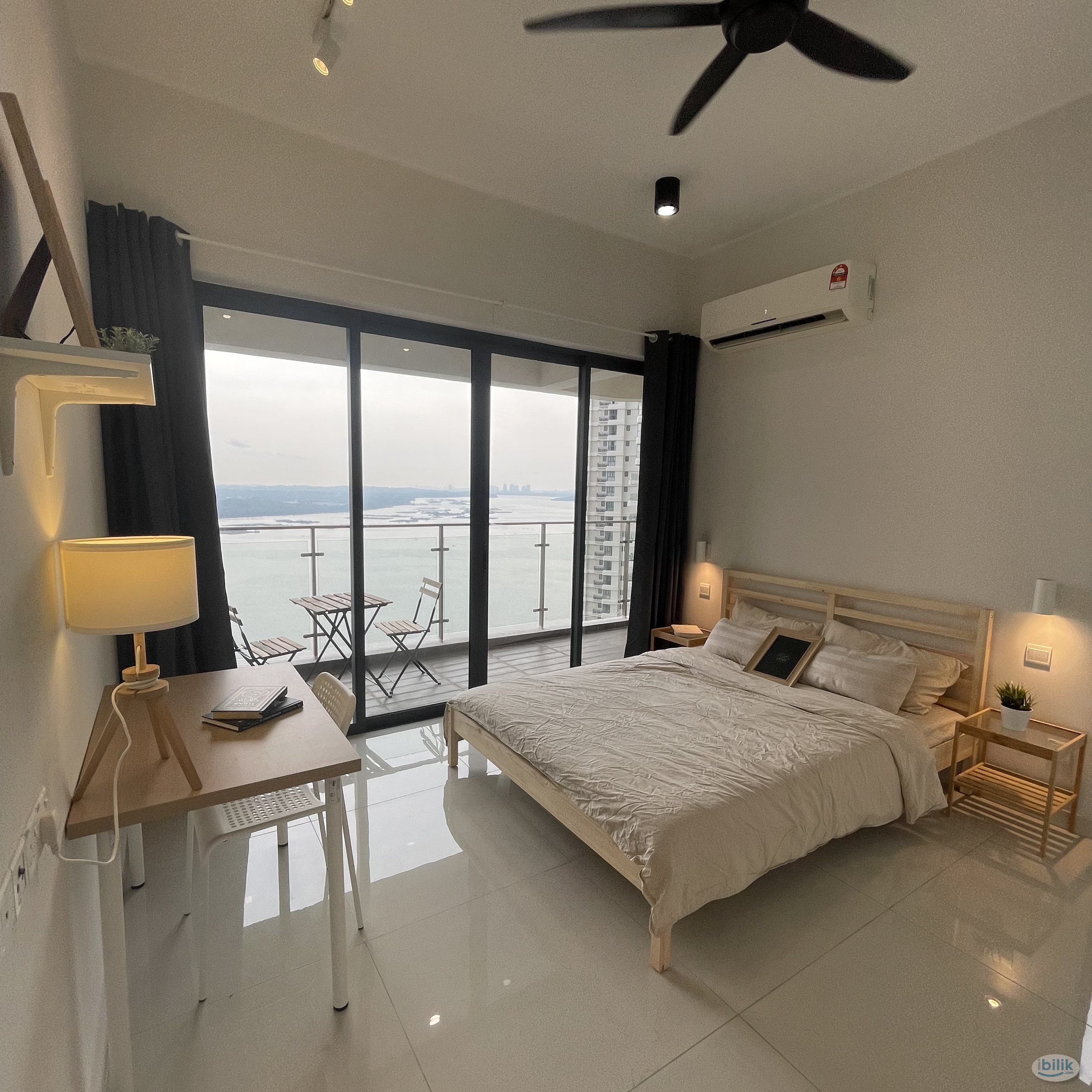 (Near CIQ) Male unit Sea view Balcony Room at Country Garden, Danga Bay ...
