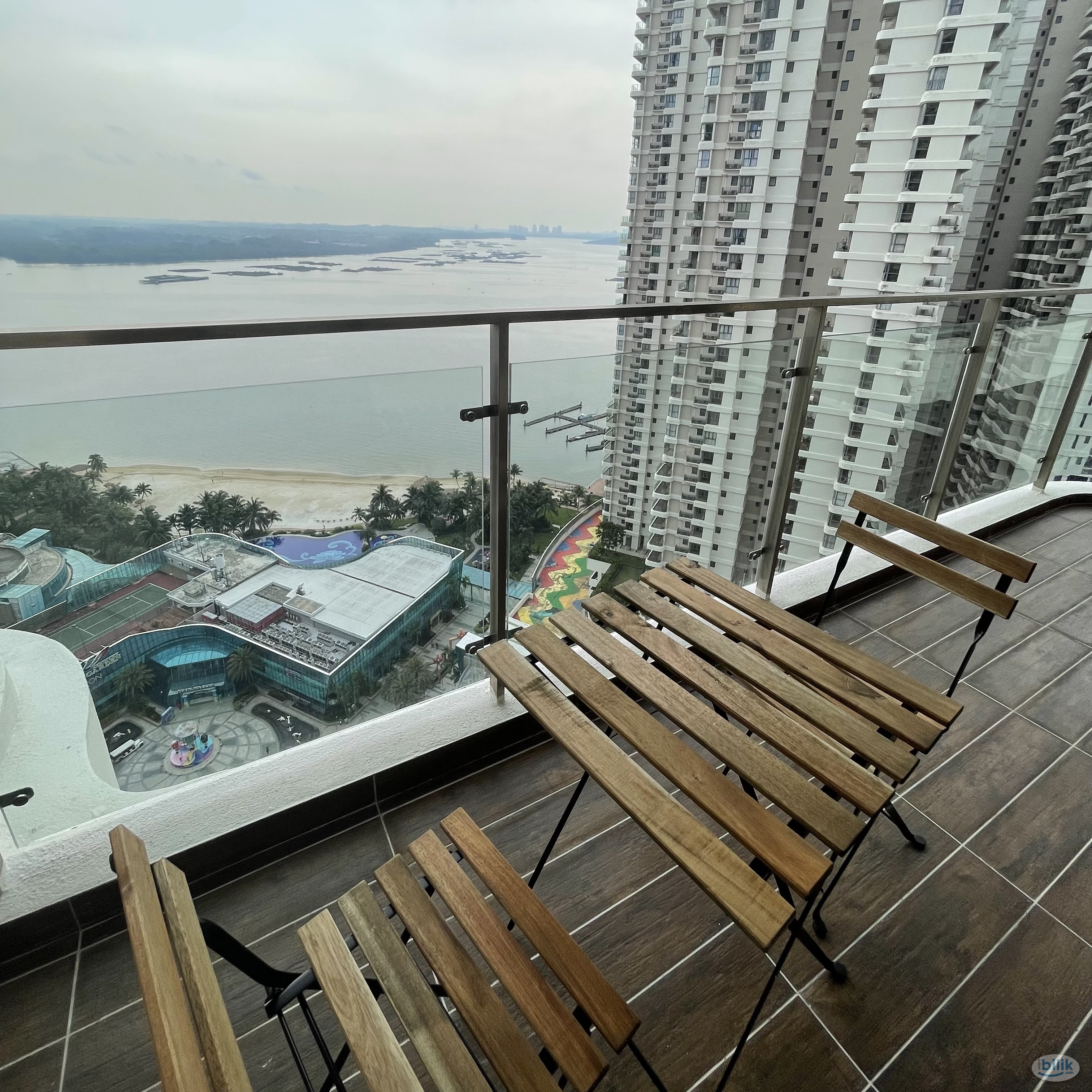 (Near CIQ) Male unit Sea view Balcony Room at Country Garden, Danga Bay ...