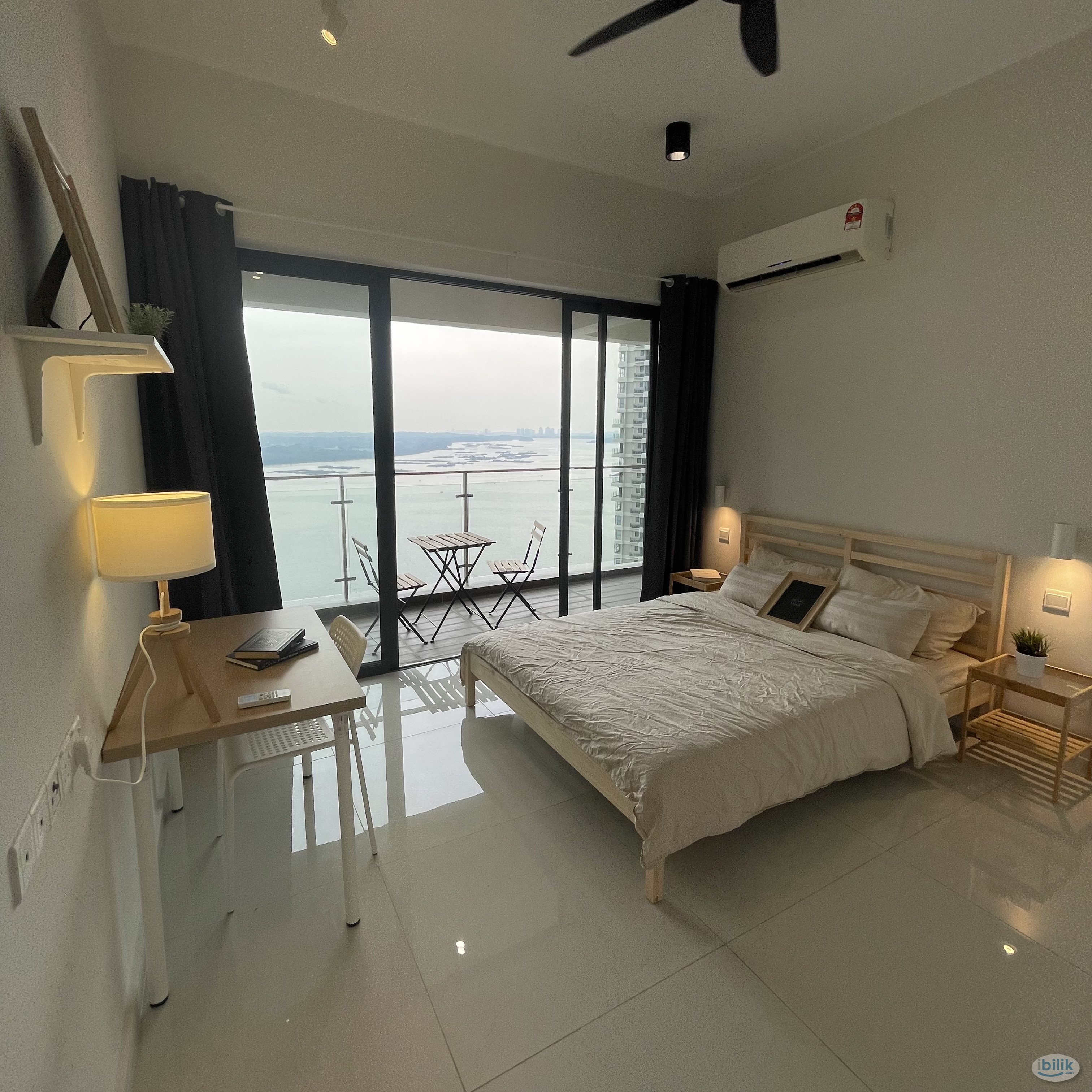 (Near CIQ) Male unit Sea view Balcony Room at Country Garden, Danga Bay ...