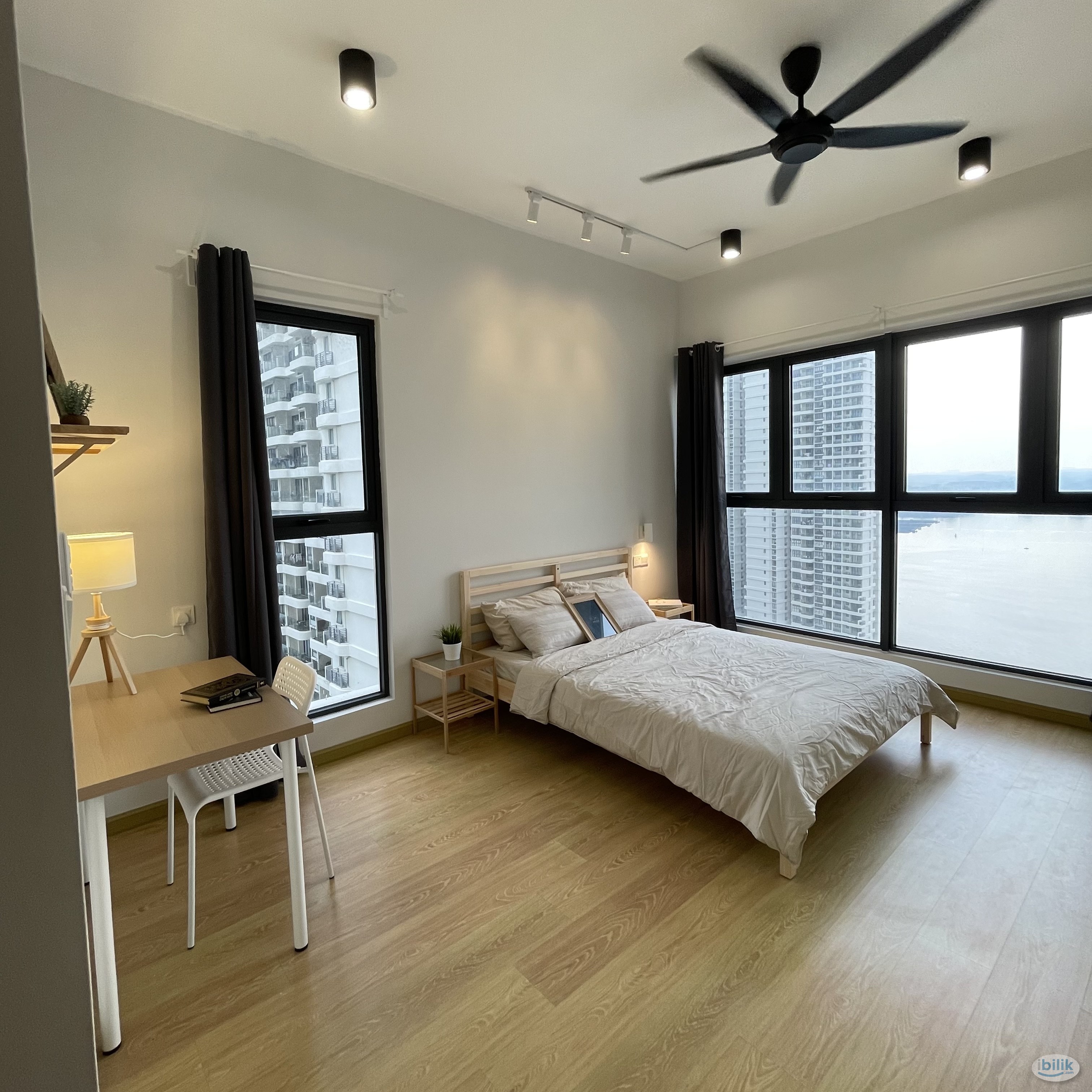 Master Room at Country Garden, Danga Bay (NEAR CIQ) | iBilik
