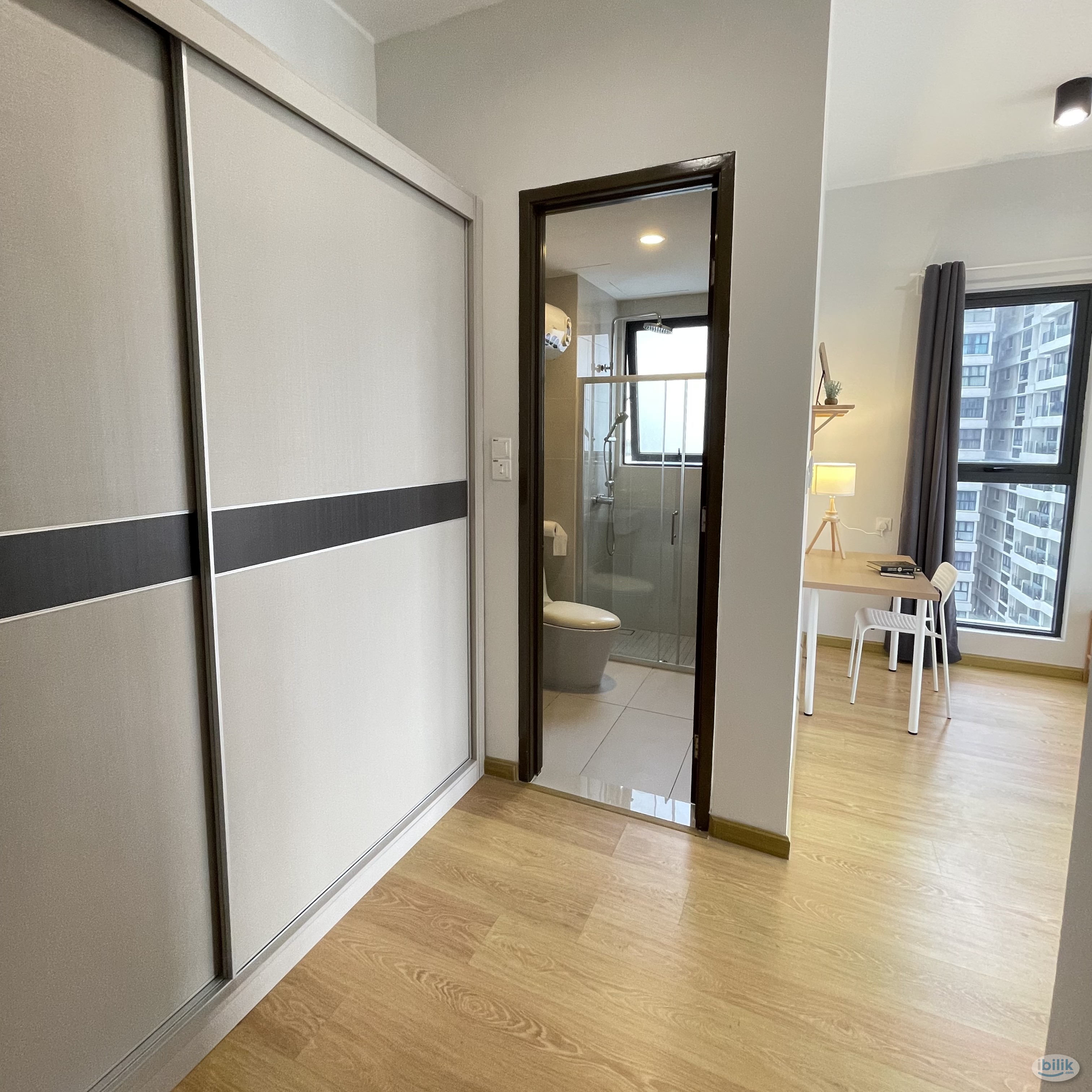 Master Room at Country Garden, Danga Bay (NEAR CIQ) | iBilik